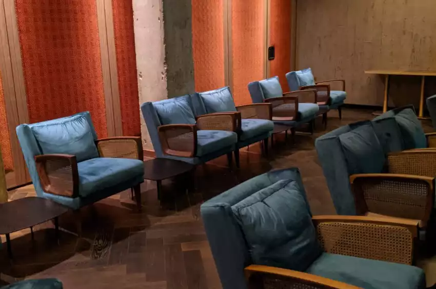 QT - basement bar and Venue, Middle Eight Hotel